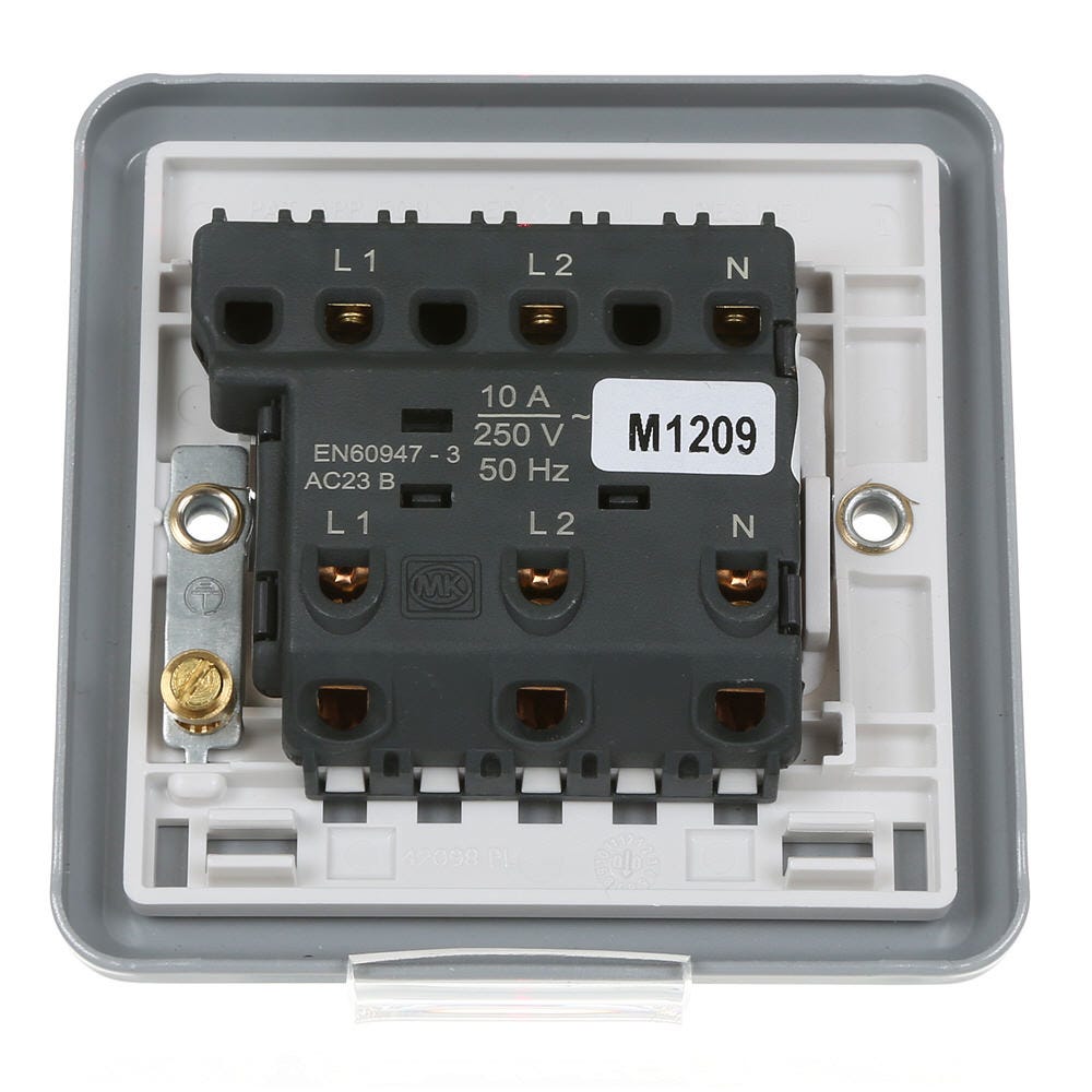 MK Metal Clad Triple Pole Isolator K2859ALM